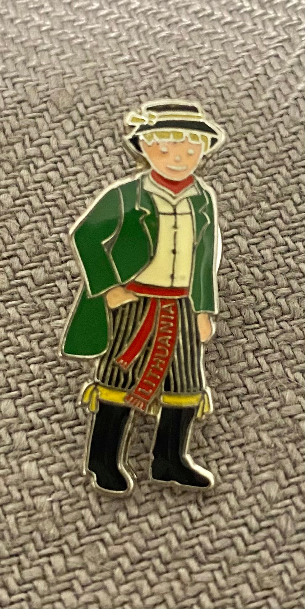 Lietuvis Lapel Pin (3639) – Balzekas Museum Gift Shop
