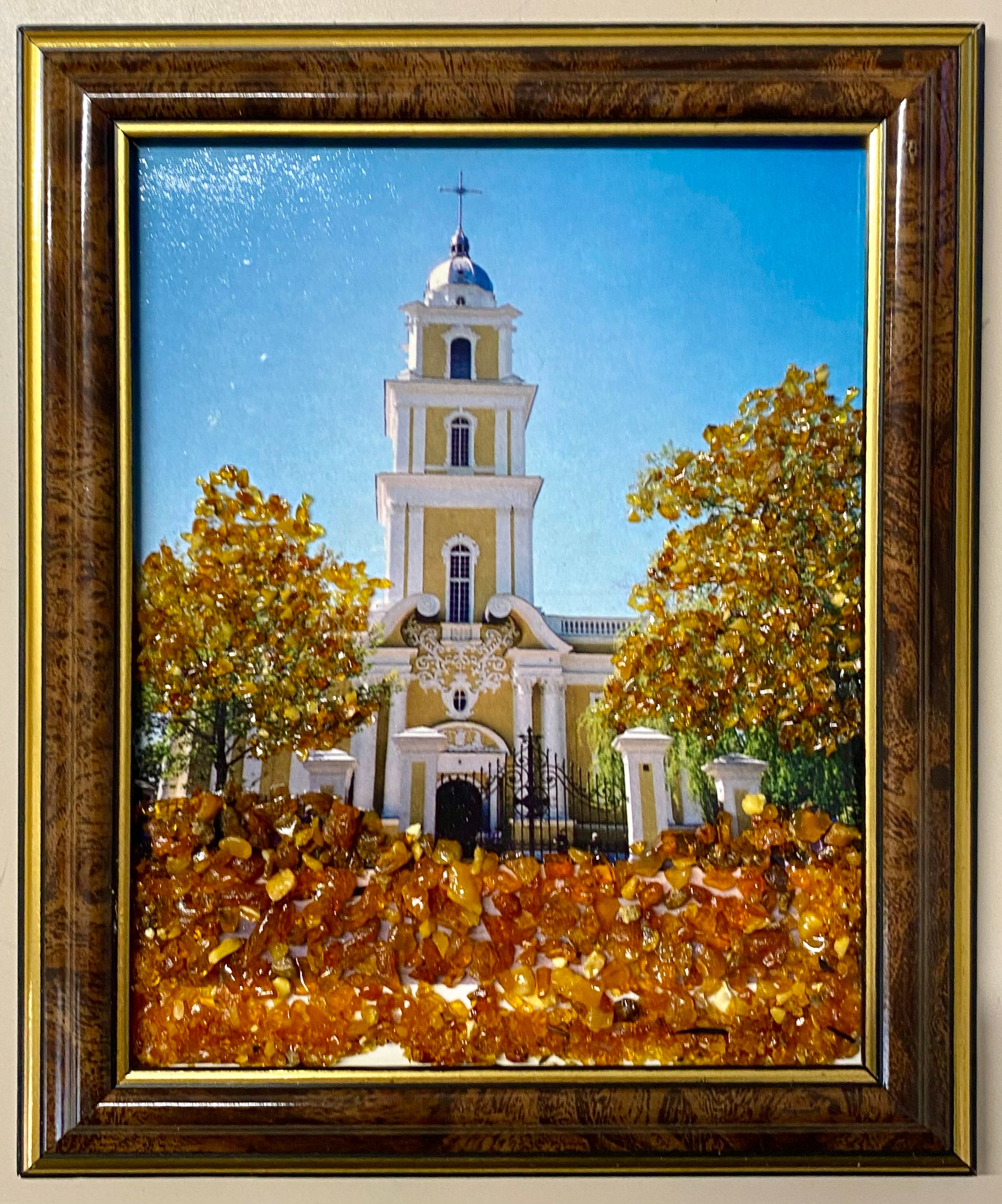 Amber Painting (1096) – Balzekas Museum Gift Shop